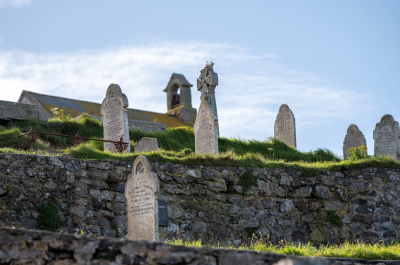 Memorial Inscription Ideas: How to Choose the Perfect Epitaph